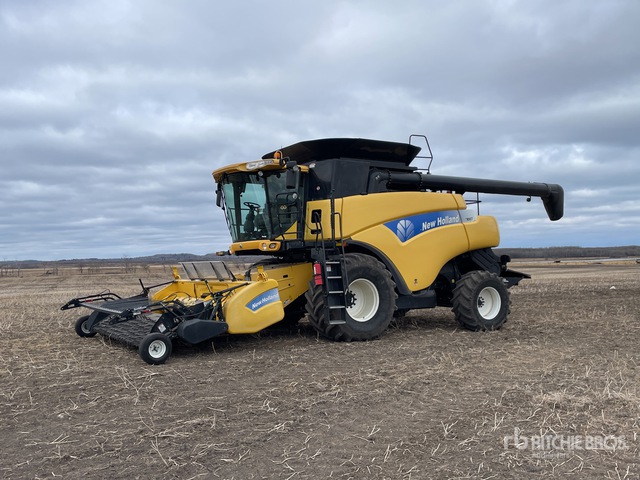 2008 New Holland CR9070 Combine Harvester | Ritchie Bros. Auctioneers