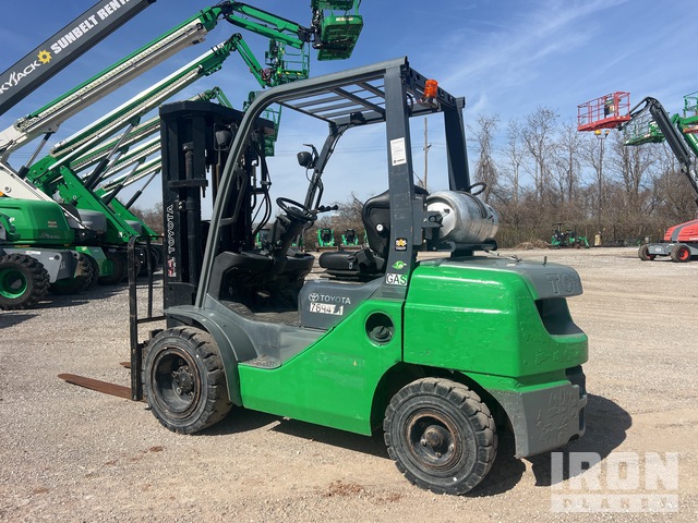 2015 Toyota 8FGU30 Pneumatic Tire Forklift in Springfield, Missouri ...