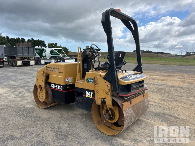 2000 Cat CB334D Double Drum Roller in Waitārere, MW, New Zealand (Asia ...