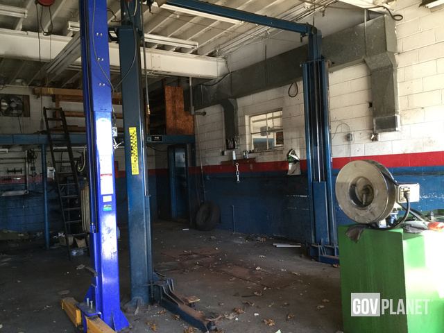 Forward 9000A Two Post Hydraulic Lift - L - 017 in Aston, Pennsylvania ...