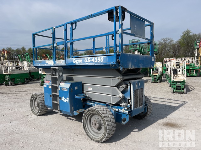 2013 Genie GS-4390 Dual Fuel 4x4 Scissor Lift in Terre Haute, Indiana ...