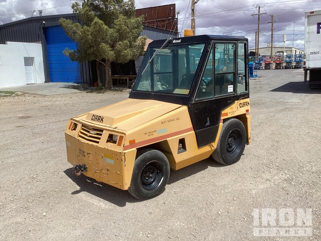 1993 Clark GT50 4x2 Tug Tractor in Socorro, Texas, United States ...