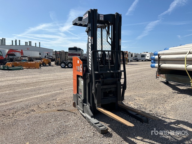 Doosan BR18SP-7 1470 kg Electric Forklift | Ritchie Bros. Auctioneers