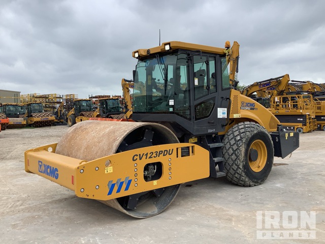 2021 XCMG CV123PDU Smooth Drum Compactor | Ritchie Bros. Auctioneers