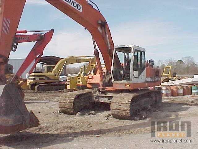 1997 Daewoo 280-III Track Excavator: