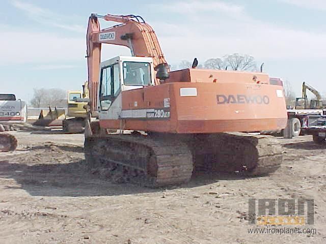 1997 Daewoo 280-III Track Excavator: