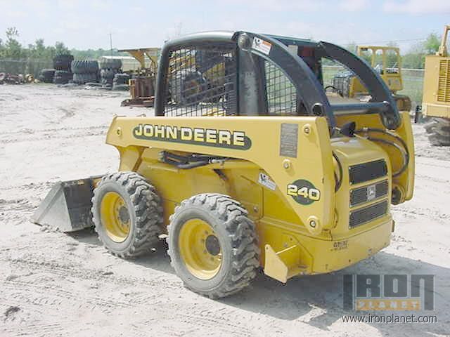 2000 Deere 240 Skid-Steer Loader in Chiefland, Florida, United States ...