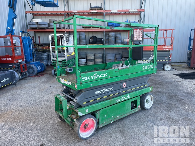 2014 Skyjack SJIII 3220 Electric Scissor Lift in Hartford, Wisconsin ...