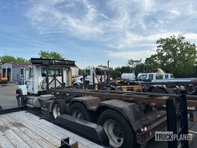 2004 Mack CV713 8x6 Roll-Off Truck in Manassas, Virginia, United States ...