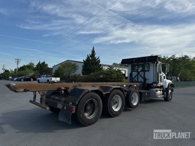 2004 Mack CV713 8x6 Roll-Off Truck in Manassas, Virginia, United States ...