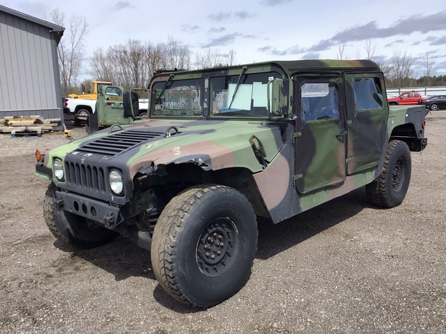 HMMWV Superavit de Gobierno a la venta en subasta en línea | IronPlanet
