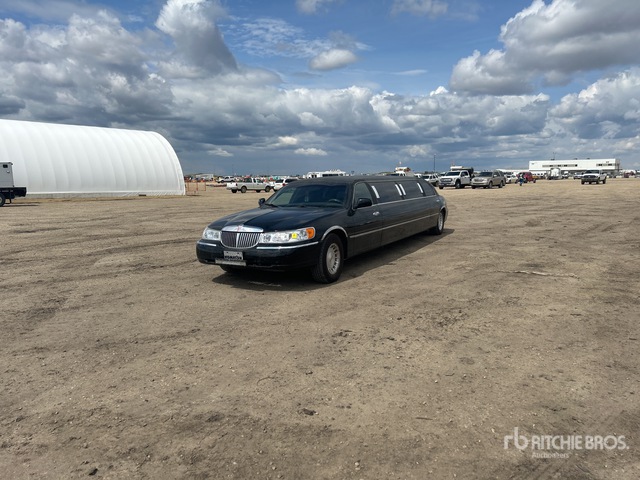 2000 Lincoln Town Car Executive Limousine | Ritchie Bros. Auctioneers