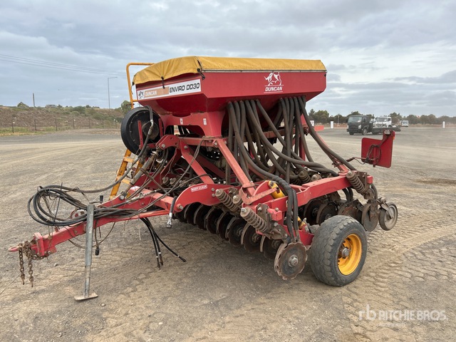 Duncan Enviro DD30 3400 mm Air Seeder | Ritchie Bros. Auctioneers