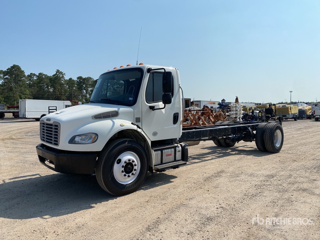 2016 Freightliner M2106 4x2 Cab and Chassis | Ritchie Bros. Auctioneers