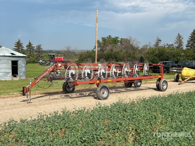 2009 Massey Ferguson 3986 14 Wheel Hay Rake | Ritchie Bros. Auctioneers