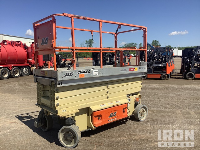 2015 JLG 2646ES Electric Scissor Lift in South Vienna, Ohio, United ...