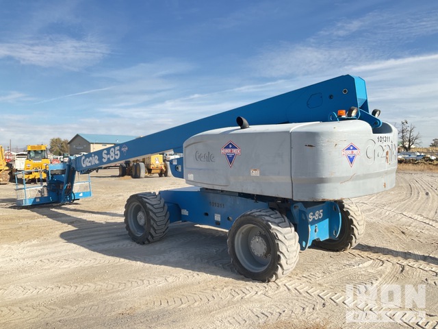 2013 Genie S85 2WD Diesel Telescopic Boom Lift in Redmond, Oregon ...