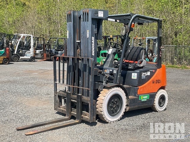 2015 (unverified) Doosan G25E-5 3250 lb Pneumatic Tire Forklift in ...