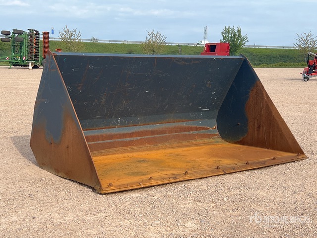 Treemme 2350 mm Godet Bucket | Ritchie Bros. Auctioneers