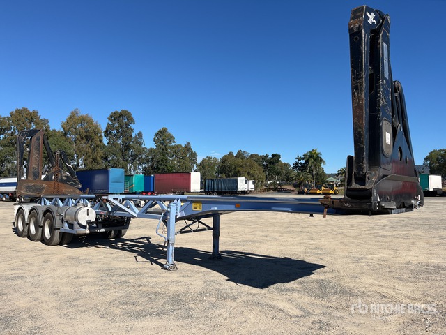 2011 Swinglift 12.6 m Tri/A Side-Loading Skel Trailer | Ritchie Bros ...