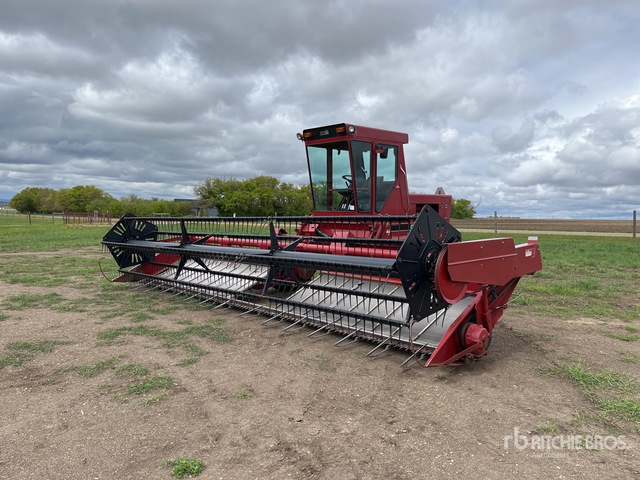 1986 Case IH 4000 24 ft Swather Windrower | Ritchie Bros. Auctioneers