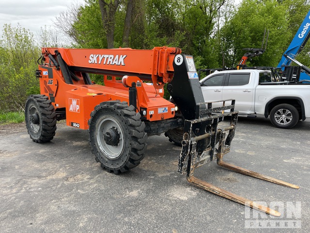 2013 JLG/SkyTrak 8042 Telehandler in Sussex, Wisconsin, United States ...