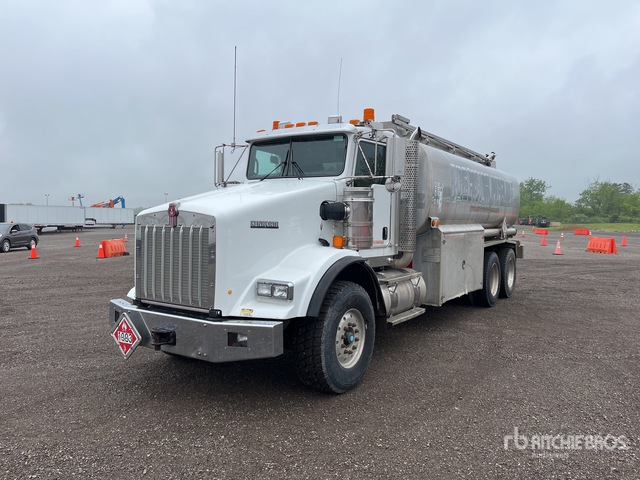 2014 Kenworth T800 4400 gal 6x4 Fuel Truck | Ritchie Bros. Auctioneers