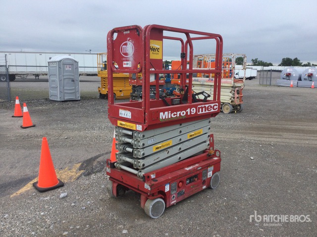 2019 MEC MICRO 19 Electric Scissor Lift | Ritchie Bros. Auctioneers