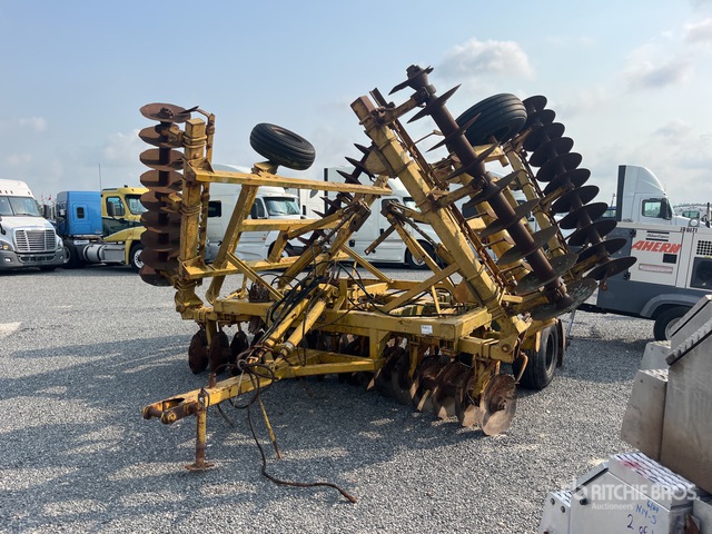 Amco F25 25 ft Tandem Disc | Ritchie Bros. Auctioneers