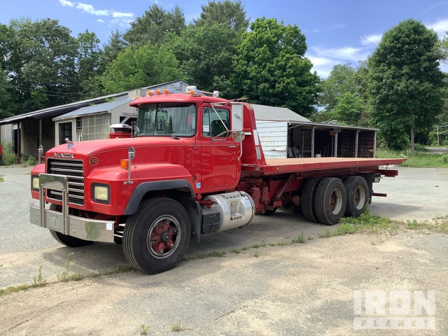 2003 Mack RD690S 6x4 Rollback Truck in North Easton, Massachusetts ...