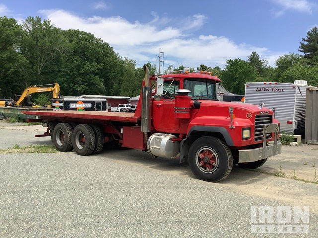 2003 Mack RD690S 6x4 Rollback Truck in North Easton, Massachusetts ...