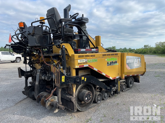 2015 Cat AP1055F Track Asphalt Paver in Ottawa Lake, Michigan, United ...