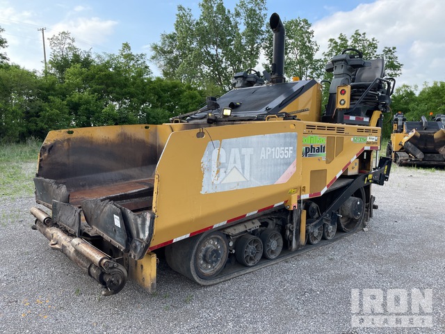 2015 Cat AP1055F Track Asphalt Paver in Ottawa Lake, Michigan, United ...