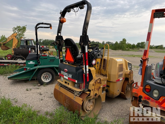 2013 Cat CB24 Smooth Drum Compactor in Ottawa Lake, Michigan, United ...