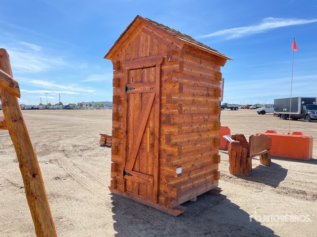 4 ft 6 in x 4 ft 6 in Outdoor Timber Portable Toilet | Ritchie Bros ...