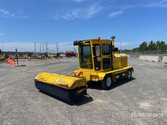 2017 Superior Broom SM80 Self-Propelled Broom | Ritchie Bros. Auctioneers
