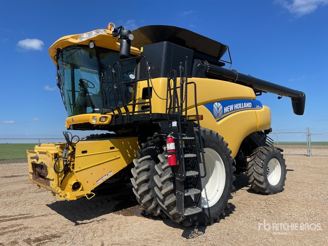 2012 New Holland CR7090 Combine Harvester | Ritchie Bros. Auctioneers
