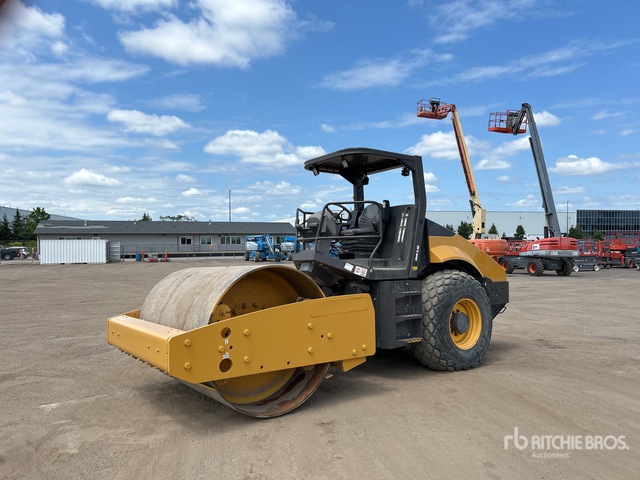 2014 Volvo SD115 Smooth Drum Compactor | Ritchie Bros. Auctioneers