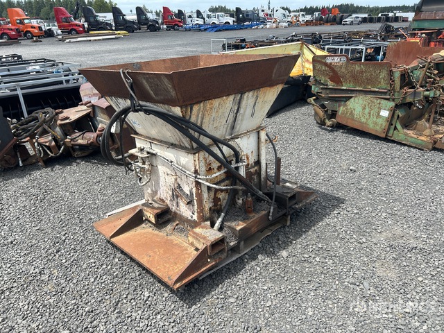 45 in x 43 in Hydraulic Asphalt Trench Hopper Attachment | Ritchie Bros ...