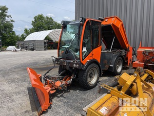 2010 (unverified) Holder 4934-35 Sidewalk Plow in Roanoke, Indiana ...