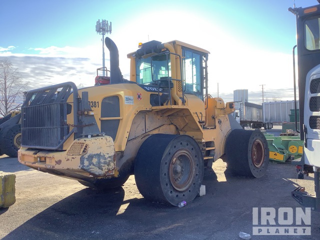 2013 Volvo L110G Wheel Loader in Minneapolis, Minnesota, United States ...