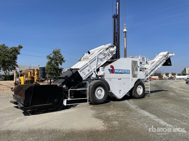 2012 Roadtec SB2500E Wheel Asphalt Transfer Machine | Ritchie Bros ...
