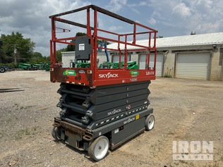 2016 Skyjack SJIII-4740 Electric Scissor Lift in St. Charles, Missouri ...