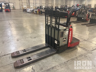 Raymond 8410 6000 lb Electric Pallet Jack in Lenexa, Kansas, United ...