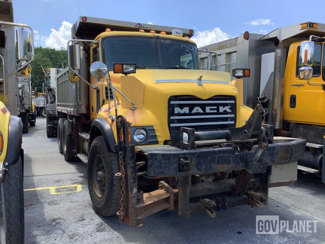 2006 Mack CV700 T/A Snow Plow Truck in Grantville, Pennsylvania, United ...