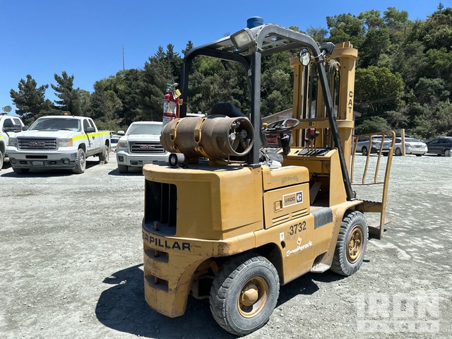 Cat V40C 4000 lb Pneumatic Tire Forklift in Aromas, California, United ...