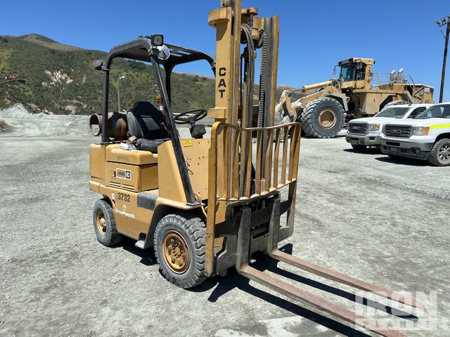 Cat V40C 4000 lb Pneumatic Tire Forklift in Aromas, California, United ...