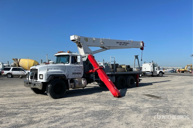 Simon-Ro TC-4792 47000 lb Straight Boom on 1995 Mack RD690S 6x4 Boom ...