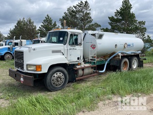 1997 Mack CH613 15900 L 6x4 Tanker Truck in Pipestone, Manitoba, Canada ...