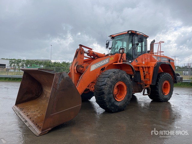 2017 Doosan DL450-5 Wheel Loader | Ritchie Bros. Auctioneers